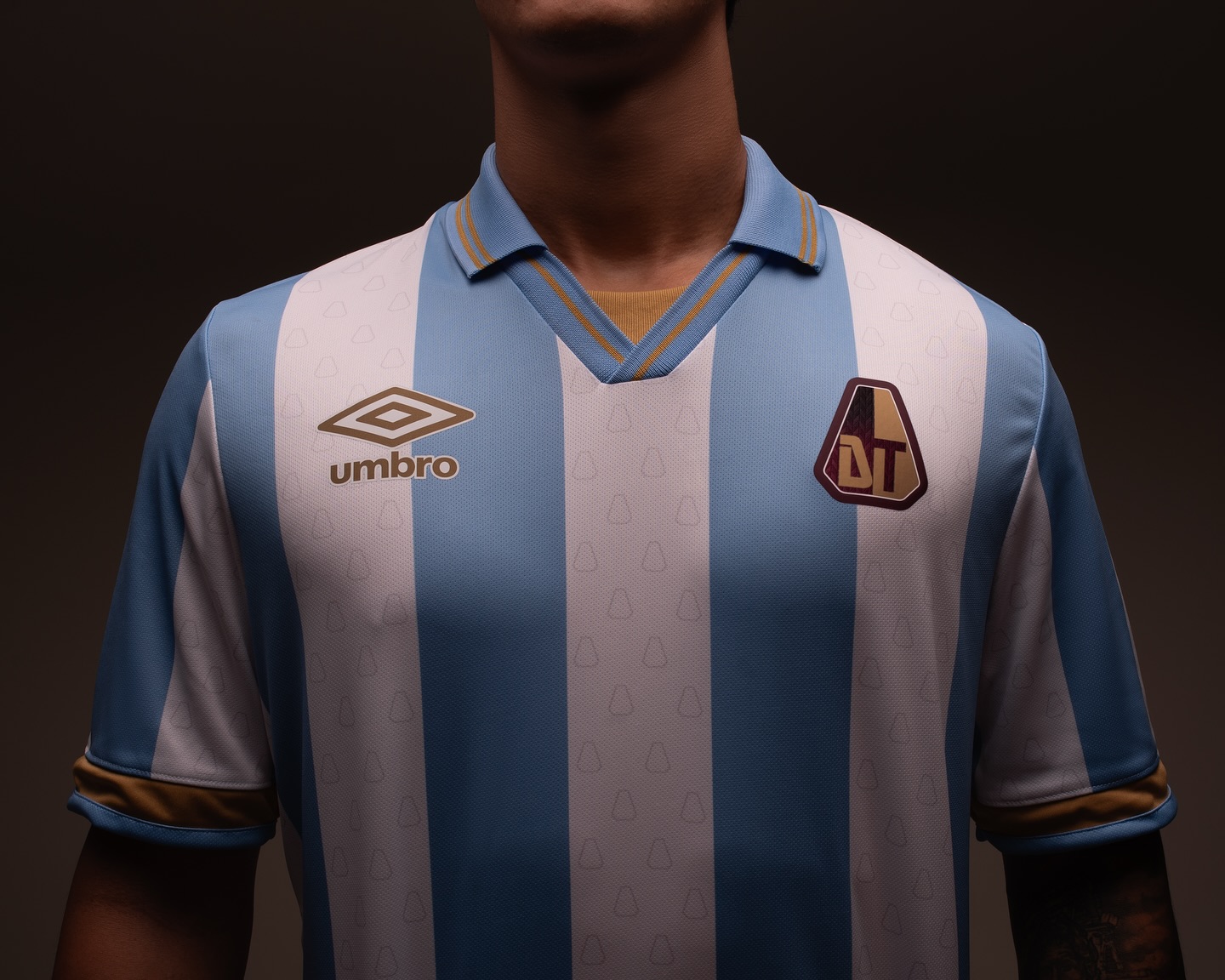 Deportes Tolima presentó sus nuevas camisetas para la temporada 2025 ...